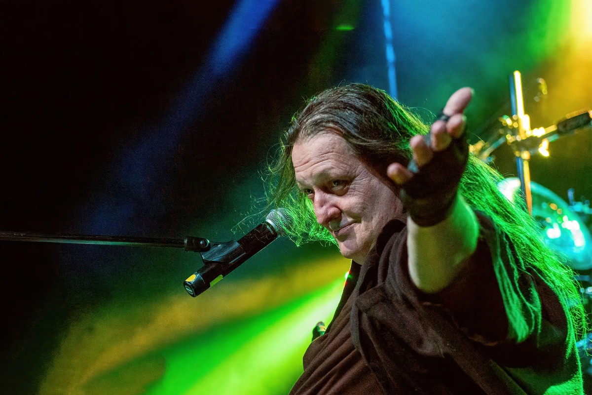 JON OLIVA - "WE WERE DOING A NEW SAVATAGE RECORD UNTIL I FRACTURED MY ...