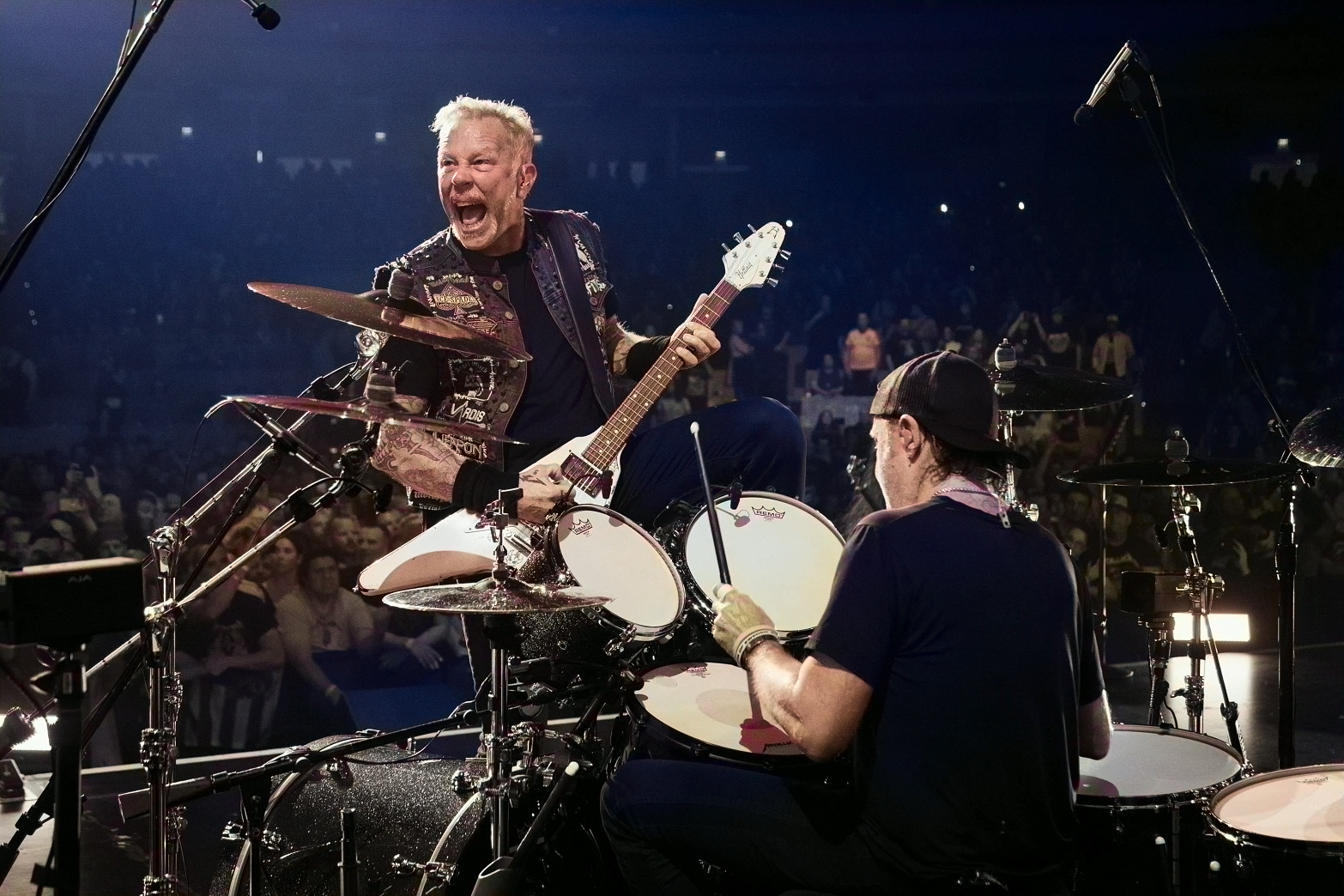 METALLICA RELEASE OFFICIAL "BLITZKRIEG" VIDEO FROM JON & MARSHA ZAZULA ...